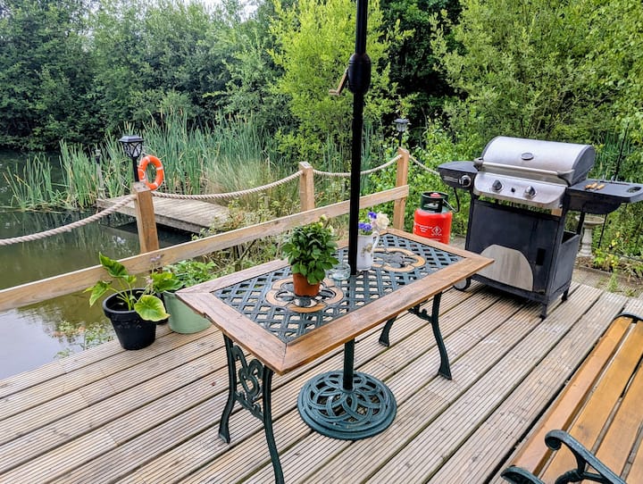 Dragonfly Lodge, Pondside Eco Cabin - Kent