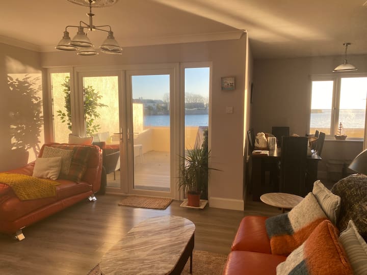 Beautiful Seafront Apartment - Dungarvan