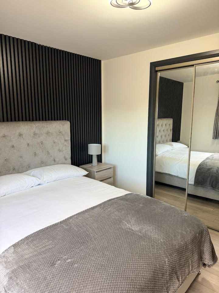 Spacious 3 Bed Flat | Sleeps 4 | Free Parking - Dundee