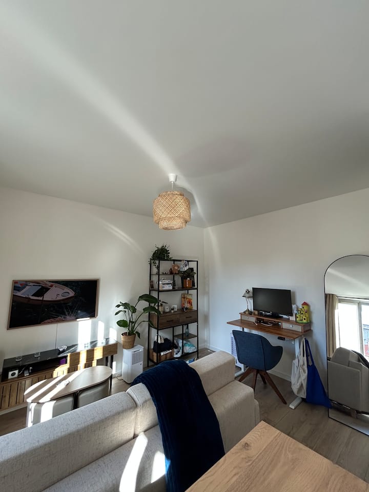 Stylish Renovated Apt Near Paris - Porte de Clignancourt