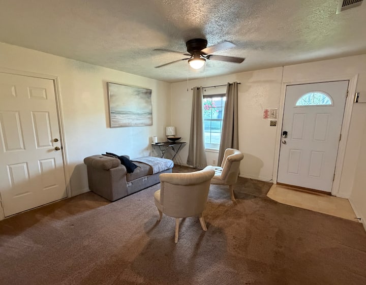 2 Bedroom 1 Bath Guesthouse - Baytown, TX