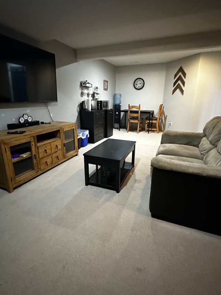 Queen Suite In Quite Home - Red Deer