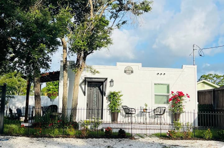 West Bradenton Cottage - Bradenton, FL