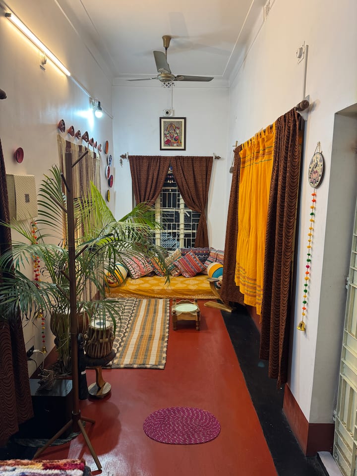 Kusumvanantika Room No.1 Ideal For Two Adults 1kid - Santiniketan