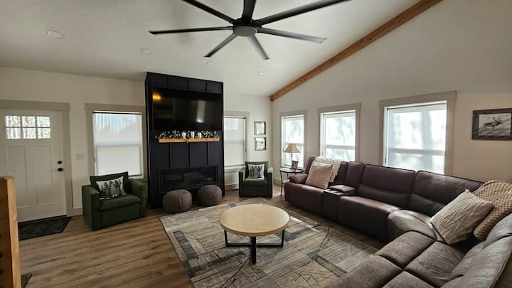 Pinecone Lodge | 3 Kings+3 Decks+cozy+hot Tub+wifi - Idaho