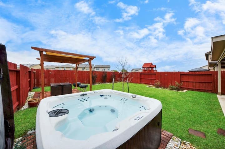 2 Bedroom Cozy Home W/ Hot Tub & Patio & Bbq - Houston, TX