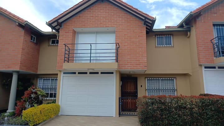 Casa En San Antonio De Pereira. - Rionegro