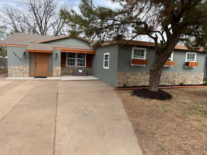 Quaint House, Perfect For All Things Ttu! - Lubbock, TX