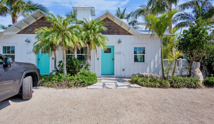 New! Heated Pool! Steps To The Beach! Islands West - Holmes Beach, FL