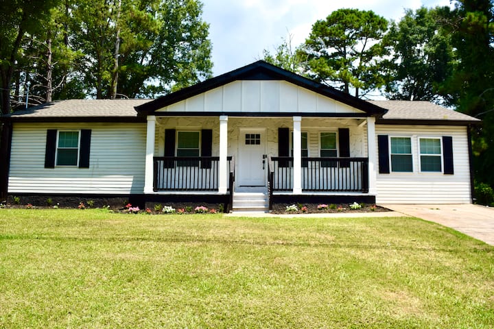 Modern & Cozy Home Near Atlanta - Conyers, GA