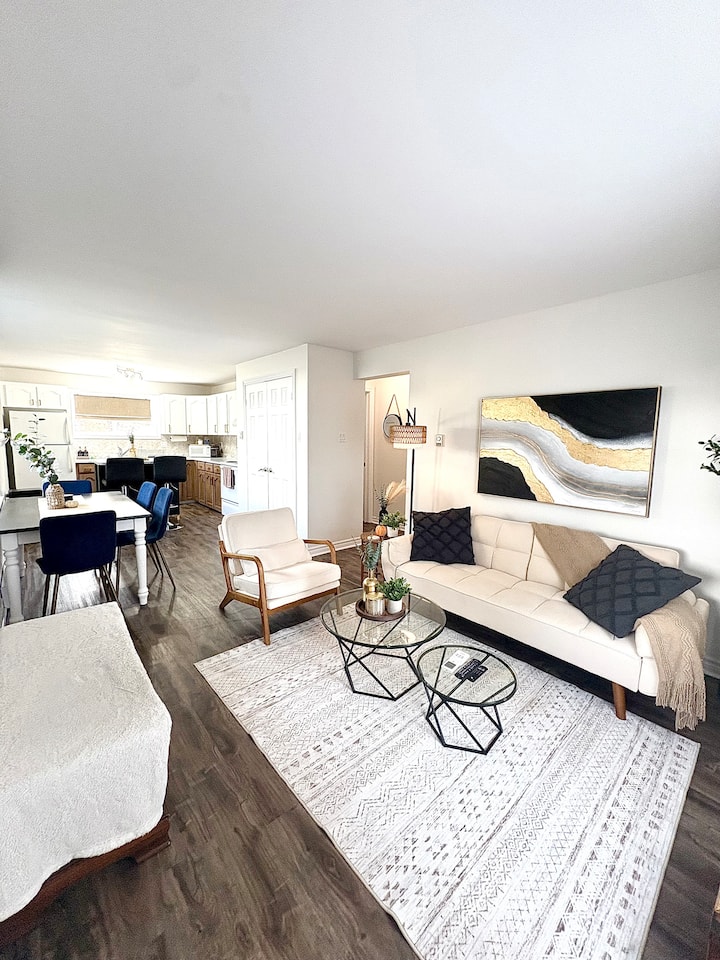 Quiet & Cozy 2bdr - Private Driveway & Patio - Saint John