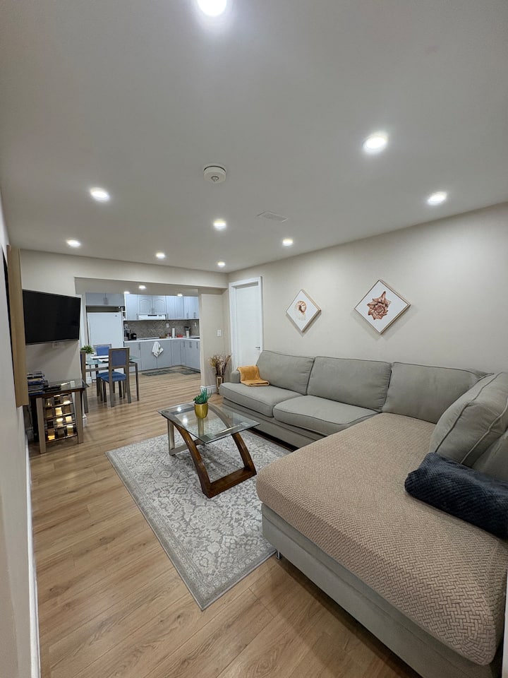 2br - Full Kitchen - Free Parking - Wifi - Kitchener, ON, Canada