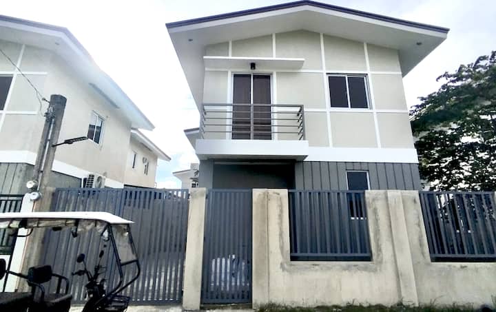 Cozy 3br Home + Mt Kanlaon View •Near Bacolod City - Bago City