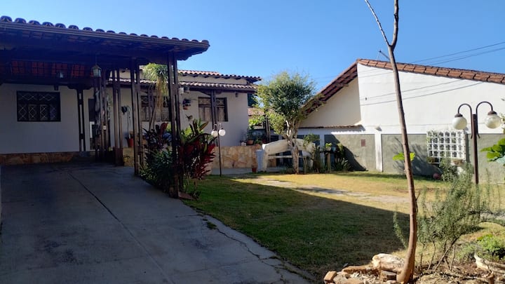 Casa Confortável Com Quintal - Belo Horizonte