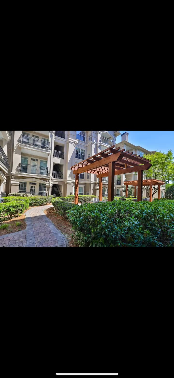 Dunwoody Luxury Apartment - Sandy Springs, GA
