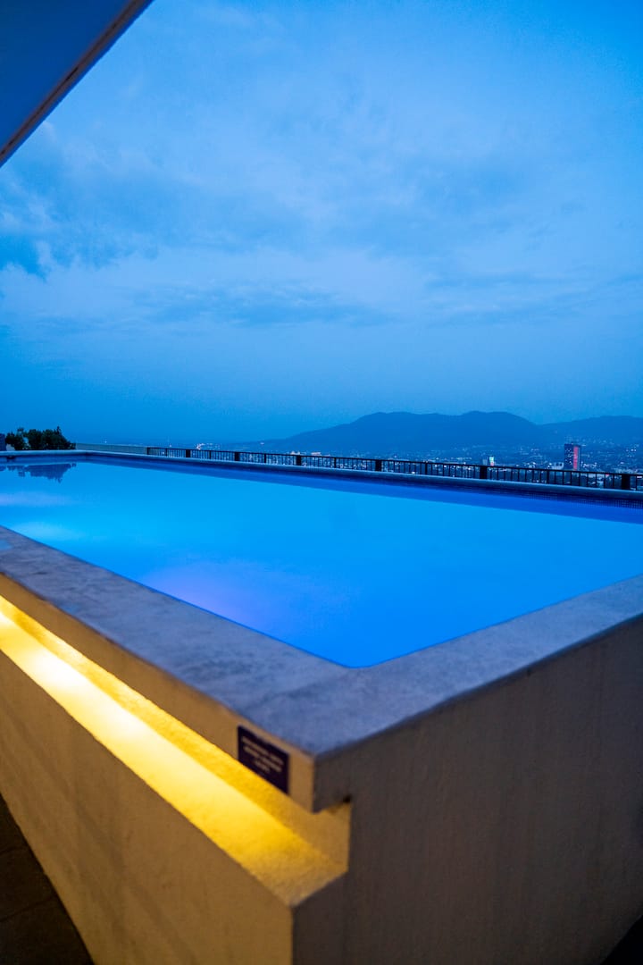 Apartamento Con Piscina En La Escalón - San Salvador