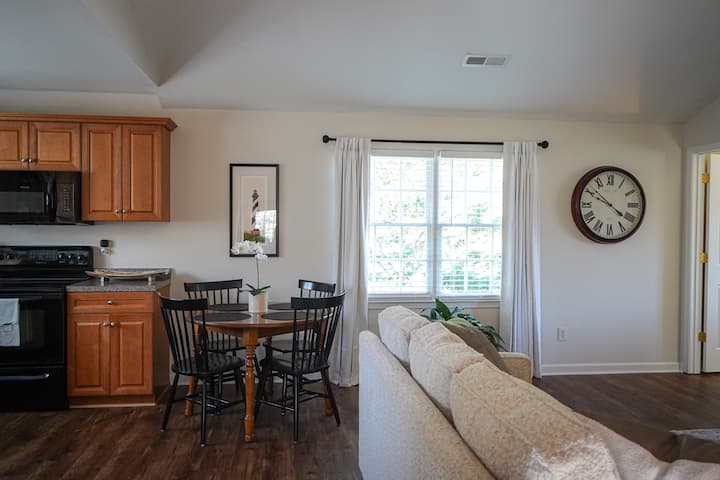 Cozy & Convenient One Bedroom In-law Suite - High Point, NC