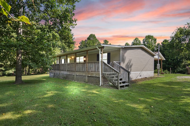 My Country Getaway
Laurel Lake One Mile Away. - Cumberland Falls State Resort Park, Corbin