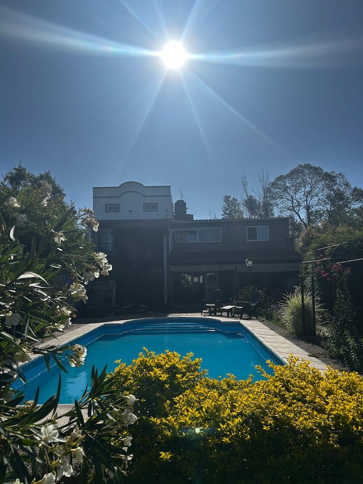 Casa Para 8, Parquizada Y Con Pileta - Salta