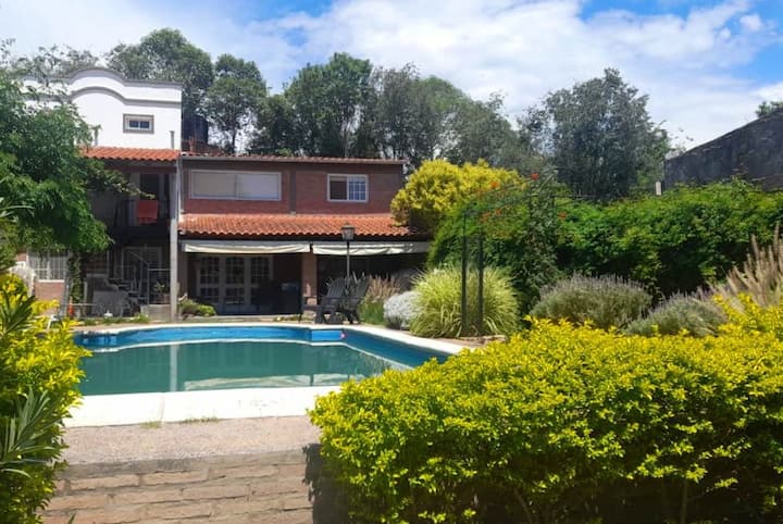 Casa Para 8, Parquizada Y Con Pileta - Salta