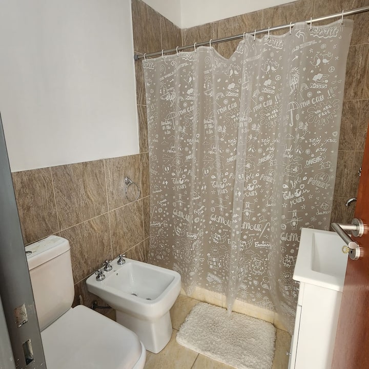 Simple Irigoyen Para 2 Con Cochera - Trelew