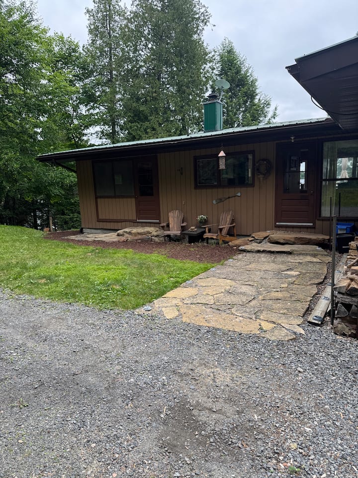 Rustic Buck Lake Cottage - Huntsville
