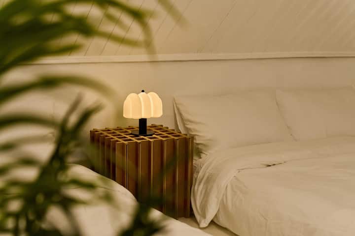 무료짐보관/6인/신사역3분/공항버스2분/광화문bts/명동,종로,홍대,성수,가로수길/성형피부 - Seoul