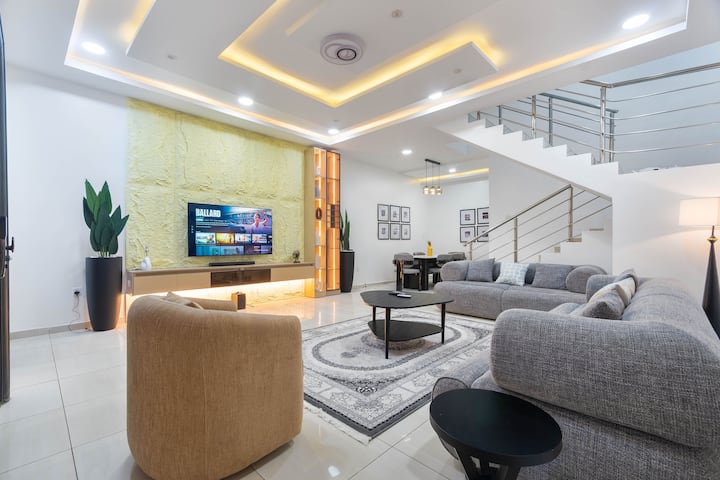 Oniru Vi 4br 4.5ba | Spacious + Fast Wifi + Pool - Lagos