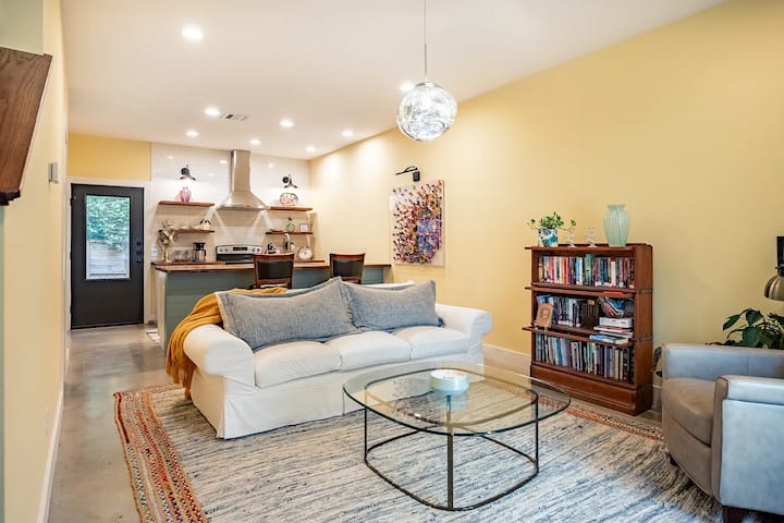 Artist's Retreat / Sunshine Townhome In Downtown - Bryan, TX