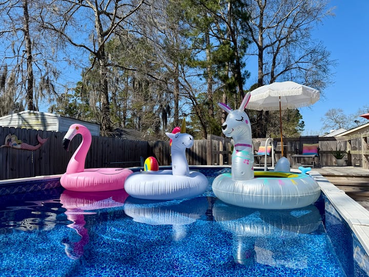 Pool • Screened Sunroom • Game Room •Secluded Yard - Savannah, GA