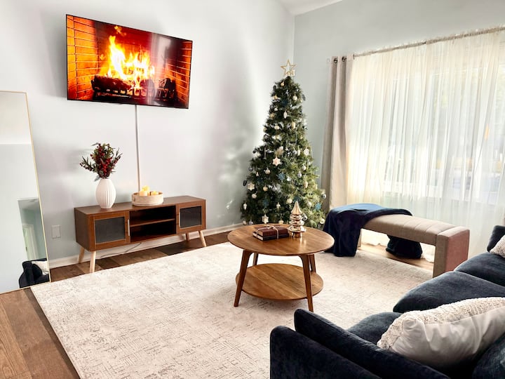 Cozy Sunroom| Game Room | Pool | Near Dt & Tybee - Savannah, GA