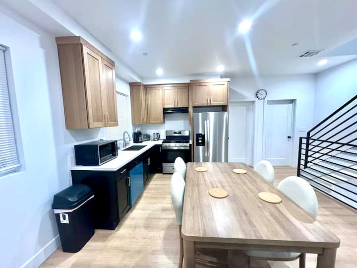 Quiet Queen Rm W/ Private Ba - Off The I-10 - Culver City, CA