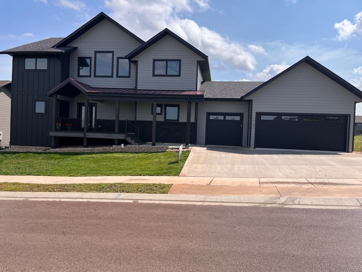 Spacious, Great  Views Exit 17 Elkhorn Golf Course - Spearfish, SD