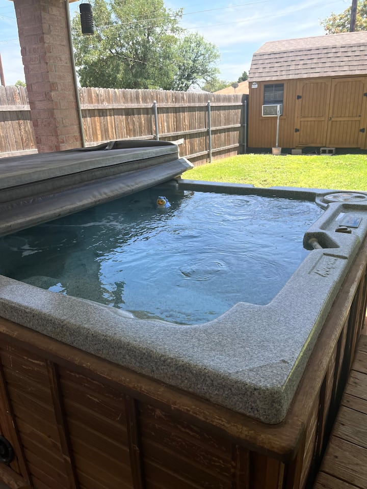 Updated Near Texas Tech|hot Tub+fire Pit|big Yard - ラボック, TX