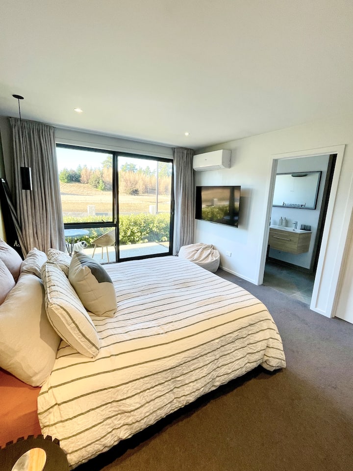 Northlake Sunlit Studio - 1km From Lake - Wanaka