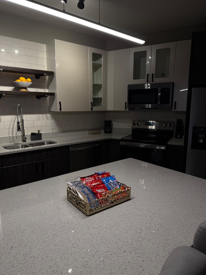 Atl! Free Wine, Snacks & Parking - Atlanta, GA