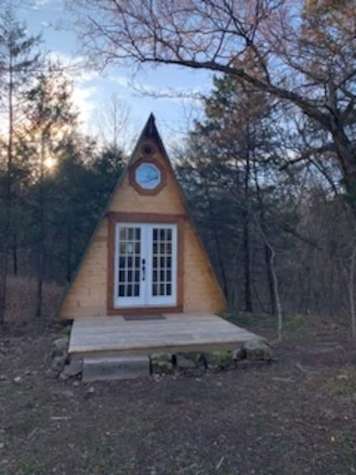 Off Grid A-frame Glamping Cabin. - Dripping Springs, OK