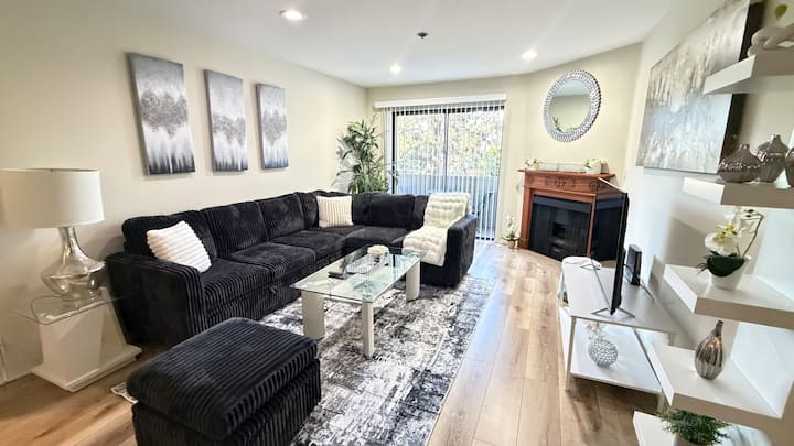 Stunning Large 2 Bedroom Apt Westwood Getaway - Beverly Hills, CA