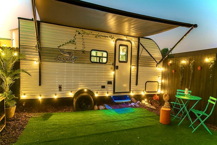 Glamping Rv*free Parking *Private Patio*sleeps 5 - Orlando, FL