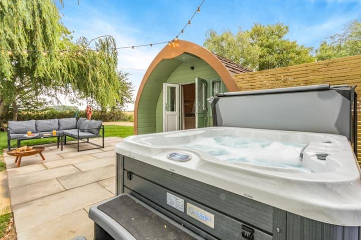 5 Chestnut Bay Lakeside Hideaway - Bourne
