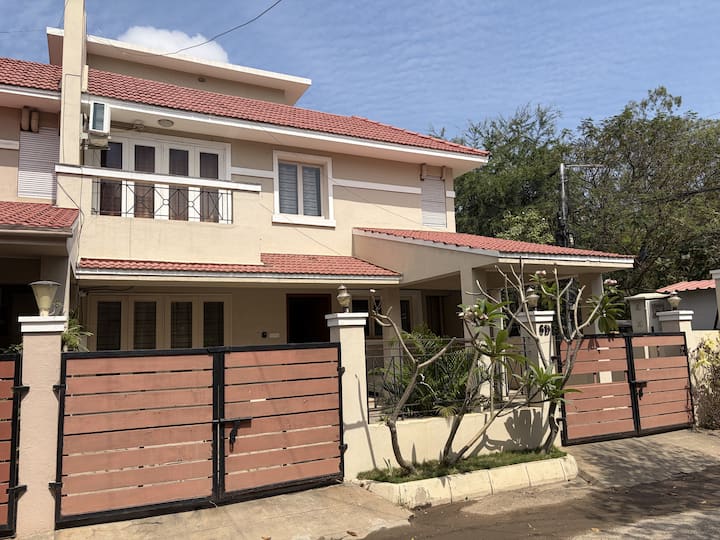 Spacious 3 Bhk Modern Villa On Omr, Thoraipakkam - Chennai