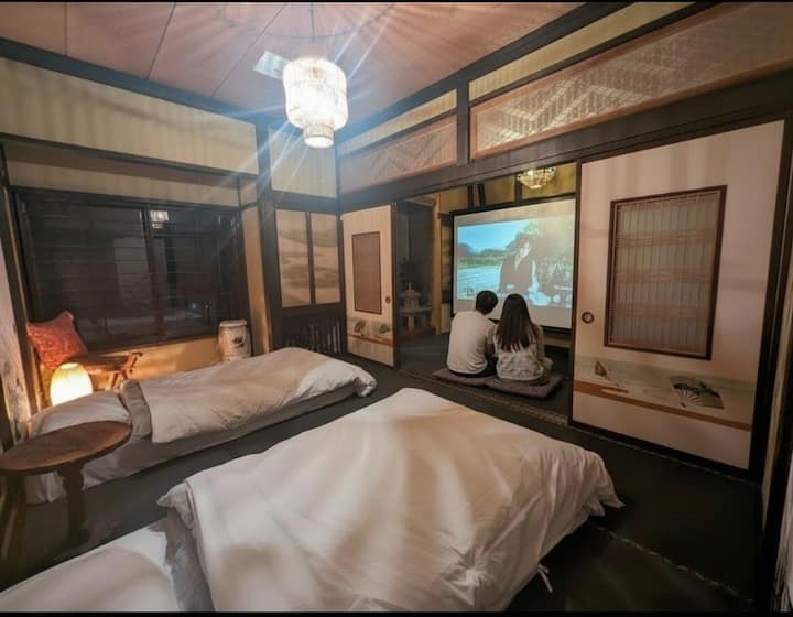 越後湯沢駅徒歩5分/シアタールーム&バー付きの貸別荘/アースバッグサウナと源泉掛け流し温泉で整う宿 - Yuzawa