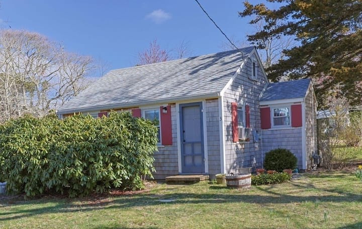 Classic, Cozy Cape Cod Cottage - Eastham, MA