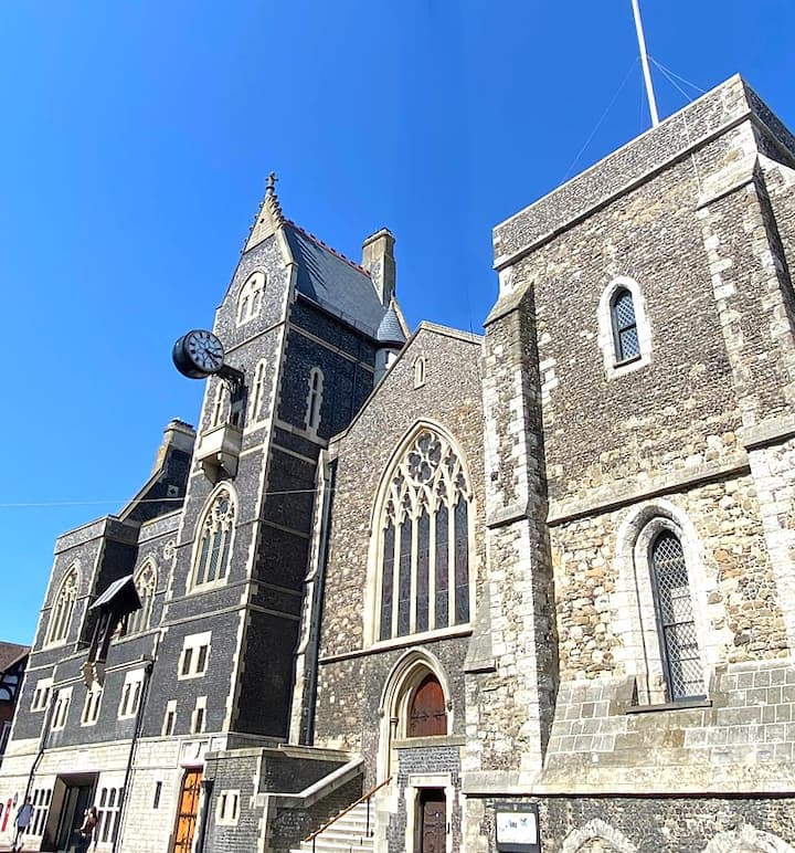 The Gothic Window Apartment - Front Row View - Dover