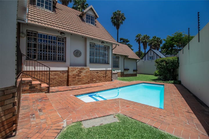 5br Luxy Home W/pool & Generator - Johannesburg
