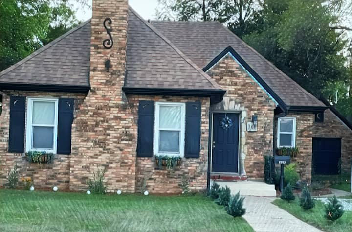 Newly Renovated Moonstone Storybook Cottage - Michigan City, IN