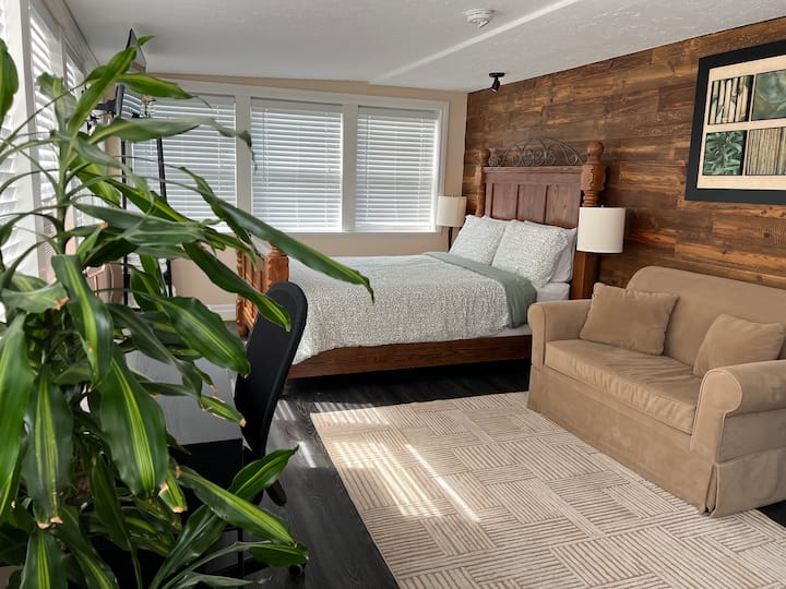 Sunny Room - Moncton