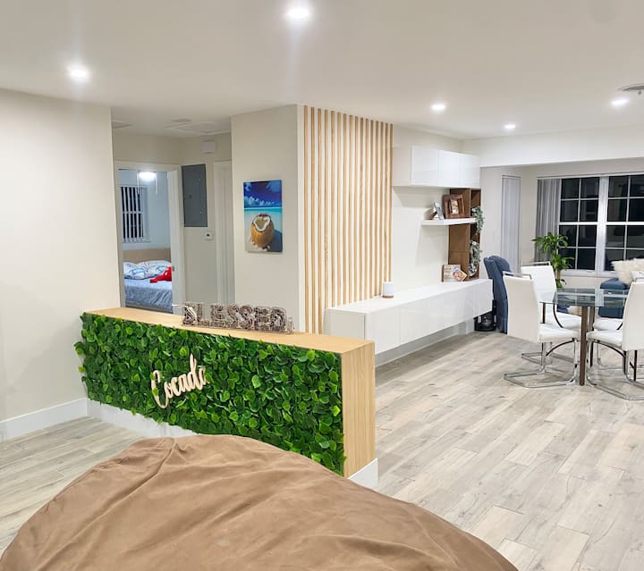 Coconut Bedroom - Deerfield Beach, FL