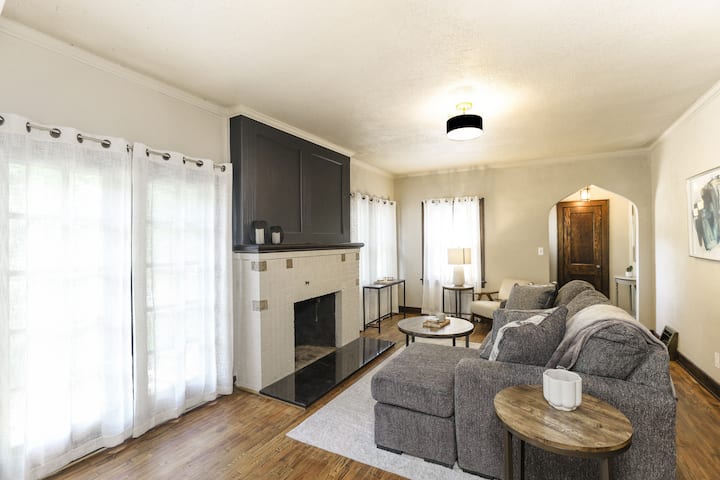 Charming College Hill Bungalow - Wichita, KS