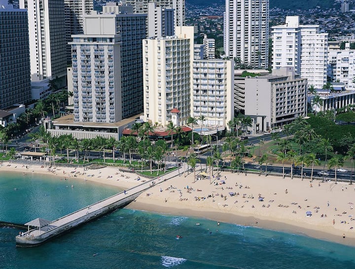 Waikiki Beachfront Stay + Dining, Pool & Gym - Honolulu, HI